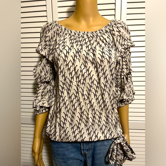 Coco Bianco | Tops | Pretty Coco Bianco Size S Off White Giraffe Print ...